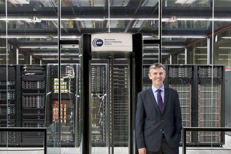 El director de Operaciones del Barcelona Supercomputing Center, en el ...